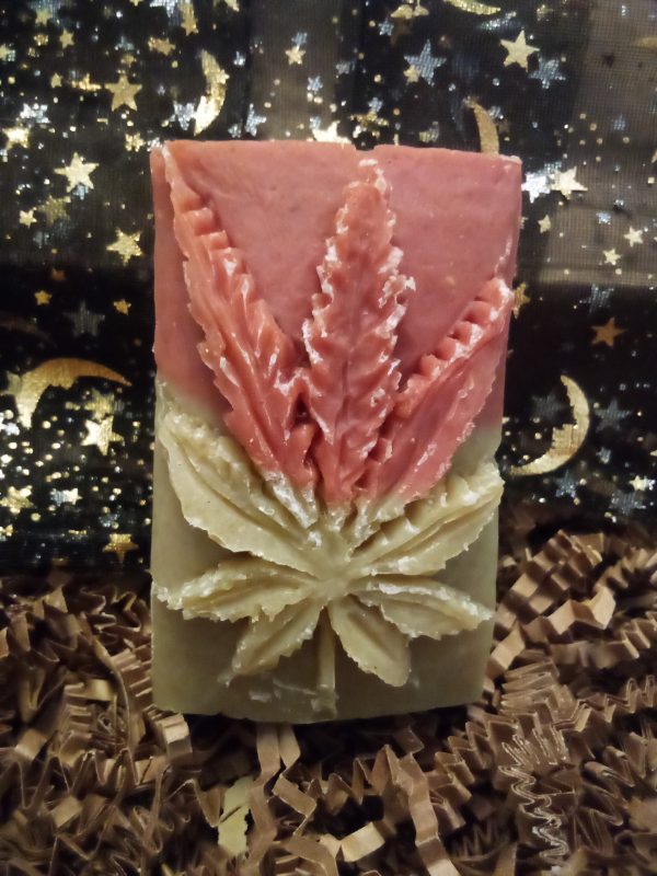 Goats Milk, Manuka Honey, Oats and Jojoba oil. Fresh Peach scent. Pot ...