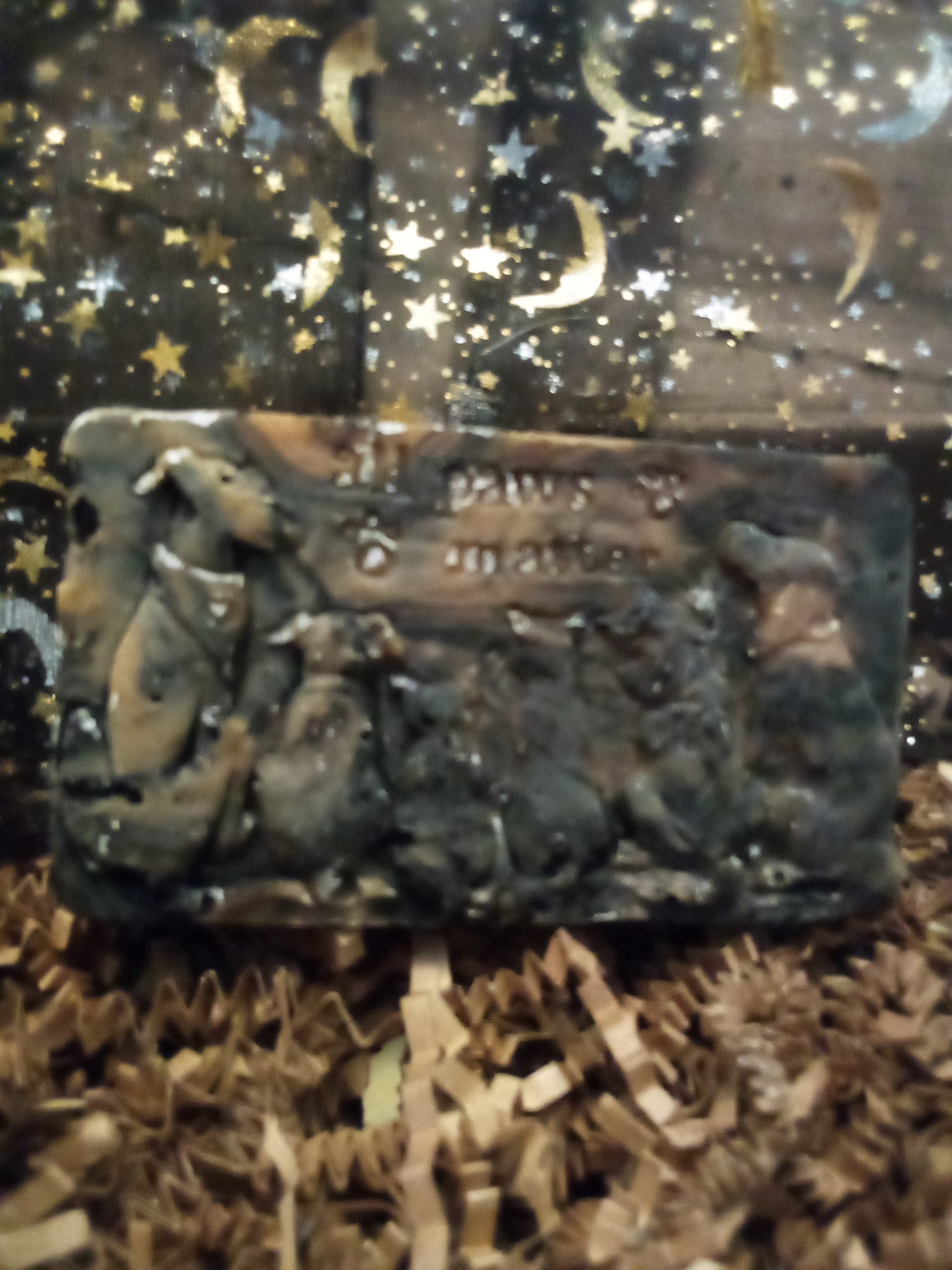 Goats Milk, Manuka Honey, Oats, Activated Charcoal, Betonite Clay and ...