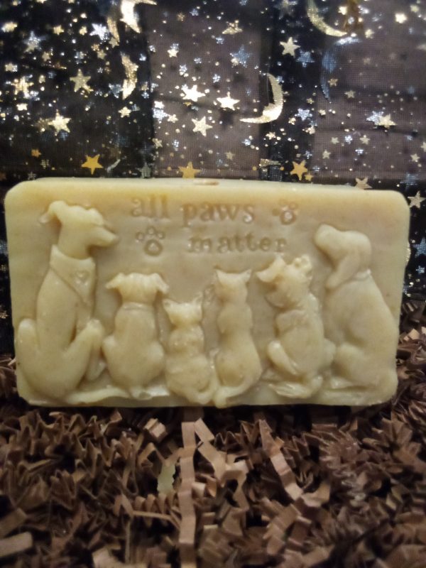 Goats Milk, Manuka Honey, Oats and Jojoba oil. Lilac scent. All Paws ...