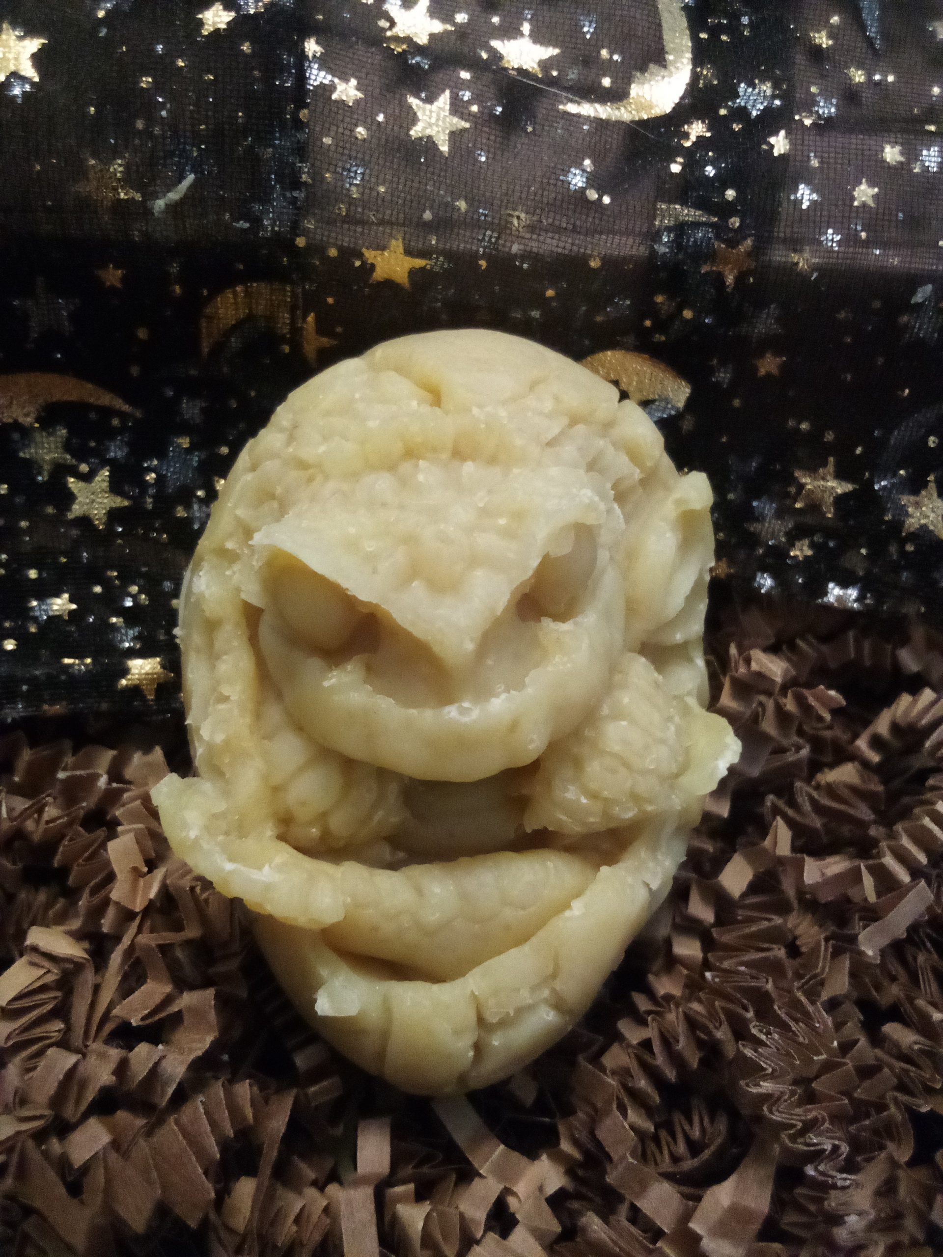 Goats Milk, Manuka Honey, Oats and Jojoba oil. Lilac scent. Dragon in a ...