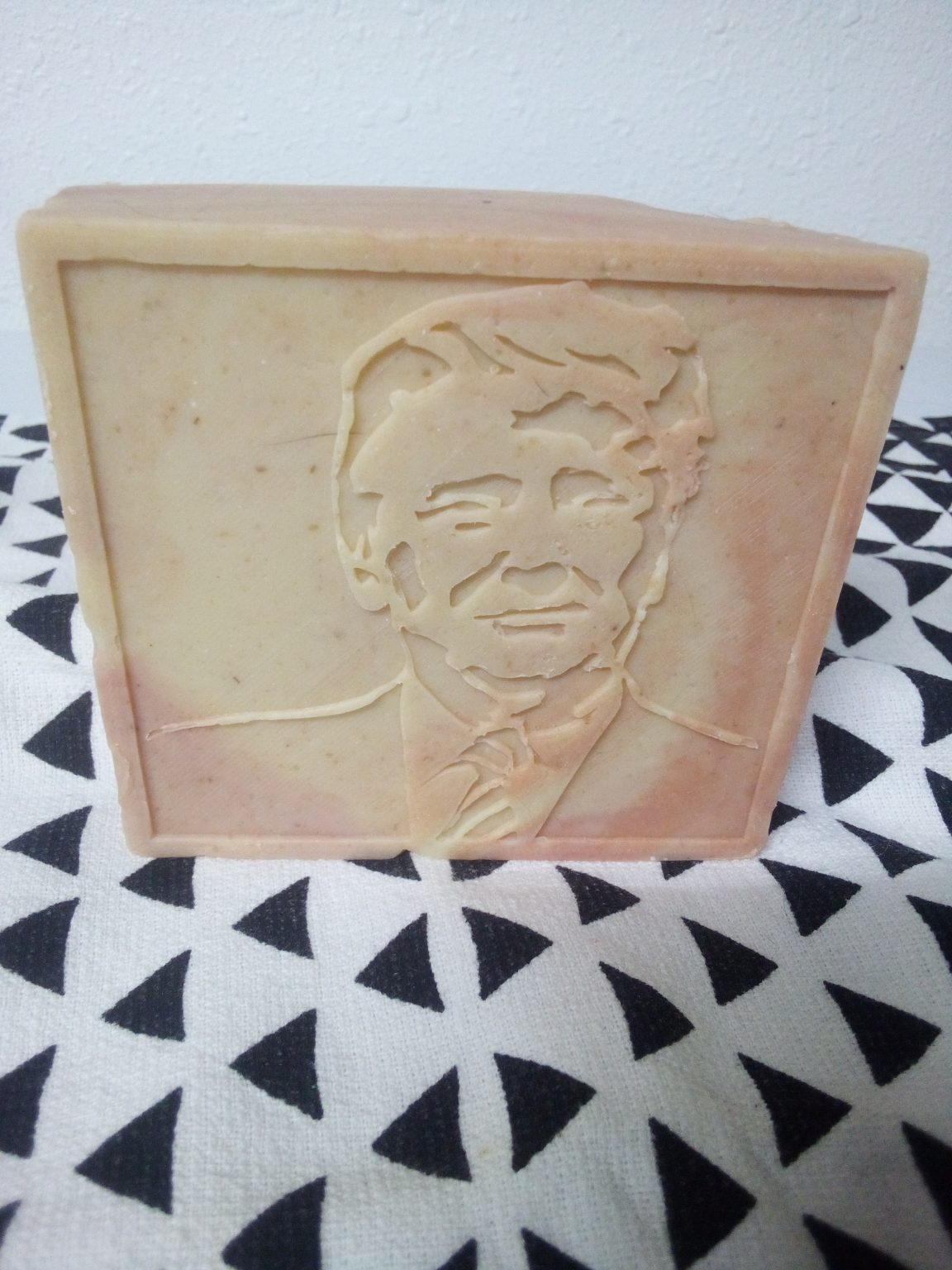 Goats Milk, Manuka Honey, Oats and Jojoba Oil. Sandalwood Scent. Trump ...